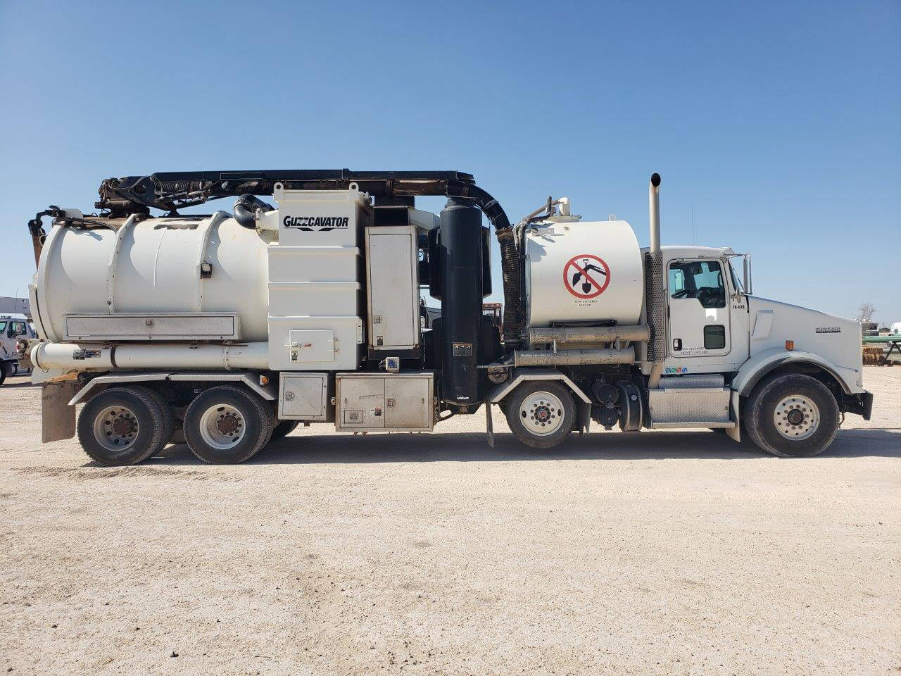 2015 Guzzler Guzzavator Hydrovac / Industrial Vacuum Truck w/ Sludge Pump
