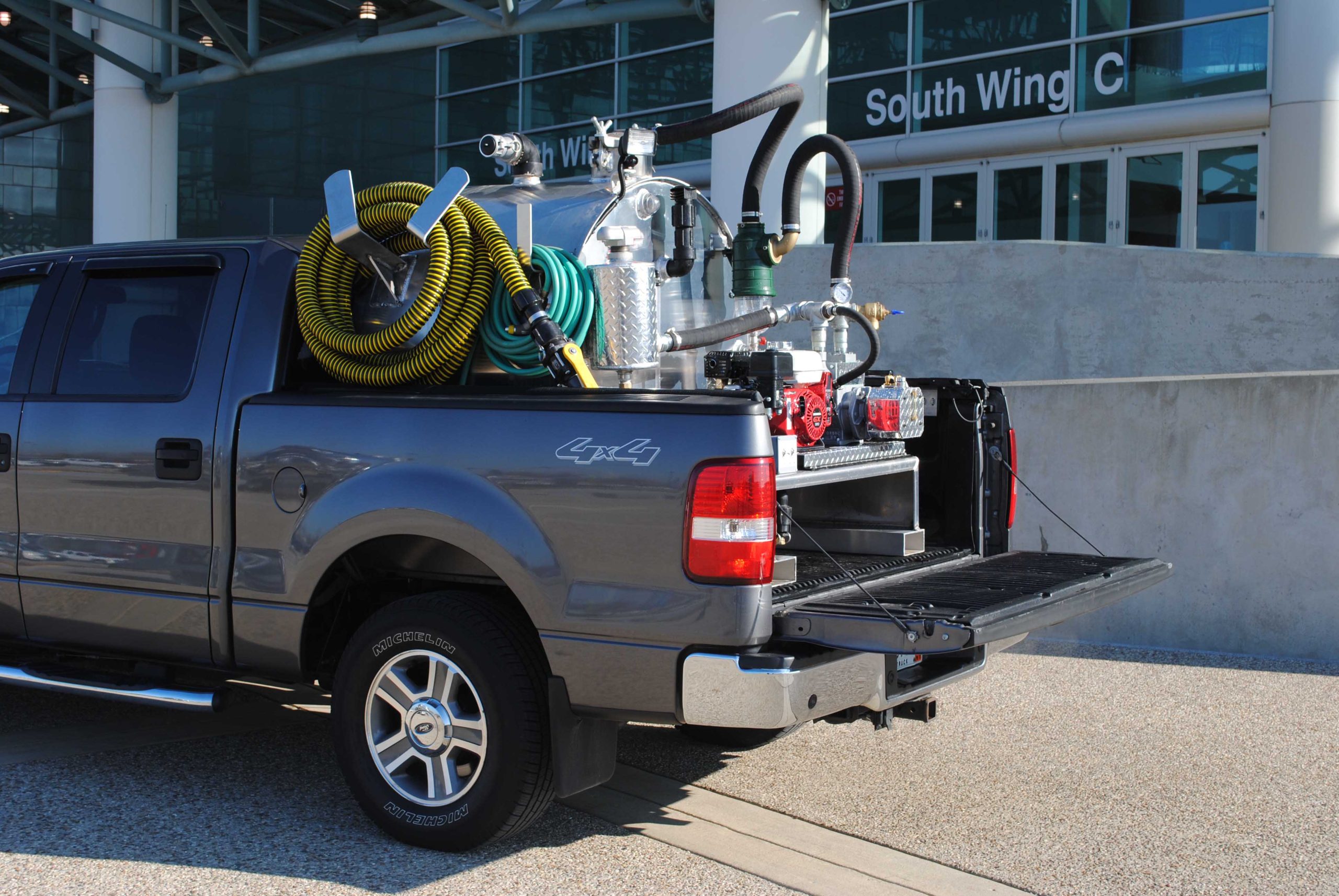 Wabash (300-Gallon / 200 Waste / 100 Water) “Portable Restroom Service ...