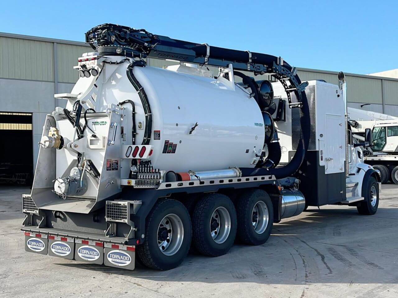2025 Peterbilt 567 (11 Yard Debris / 1550 Water) Tornado F4 ECO-LITE Hydrovac Truck w/ Auto ...